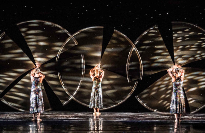 MOMIX - Viva Momix | Shubert Theatre New Haven