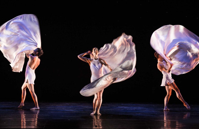 MOMIX - Viva Momix | Shubert Theatre New Haven